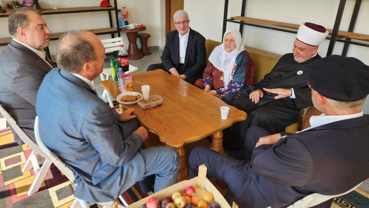 Reisul-ulema posjetio nanu Fatu Orlović - Sarajevska sehara Reisul-ulema posjetio nanu Fatu Orlović - Sarajevska sehara