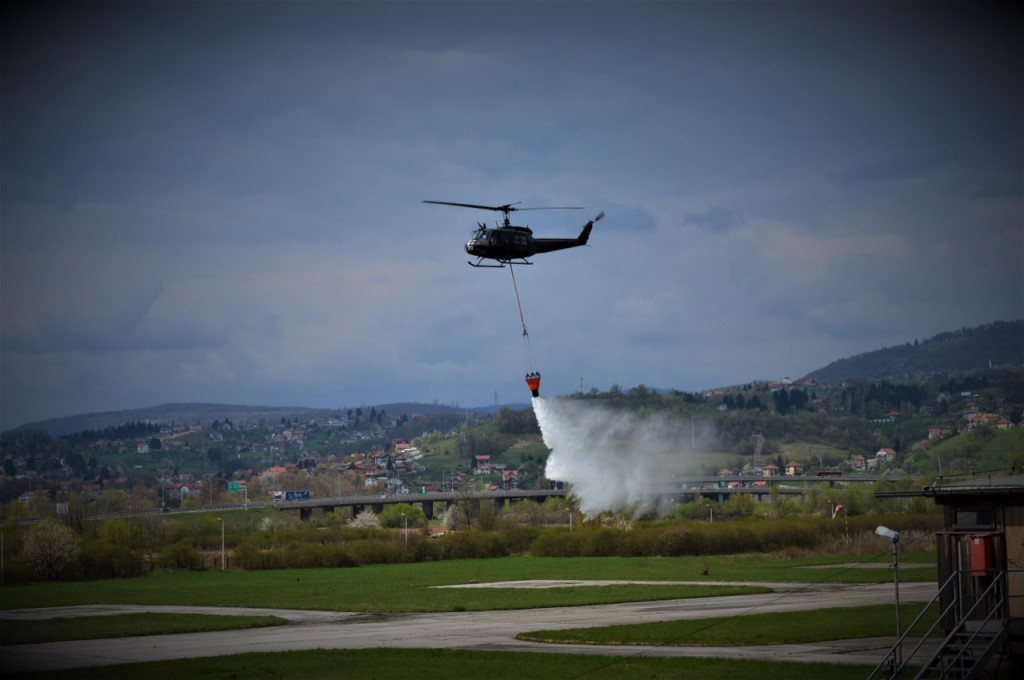 Helikopter OS BiH za gašenje požara stiže u Crnu Goru - Sarajevska sehara